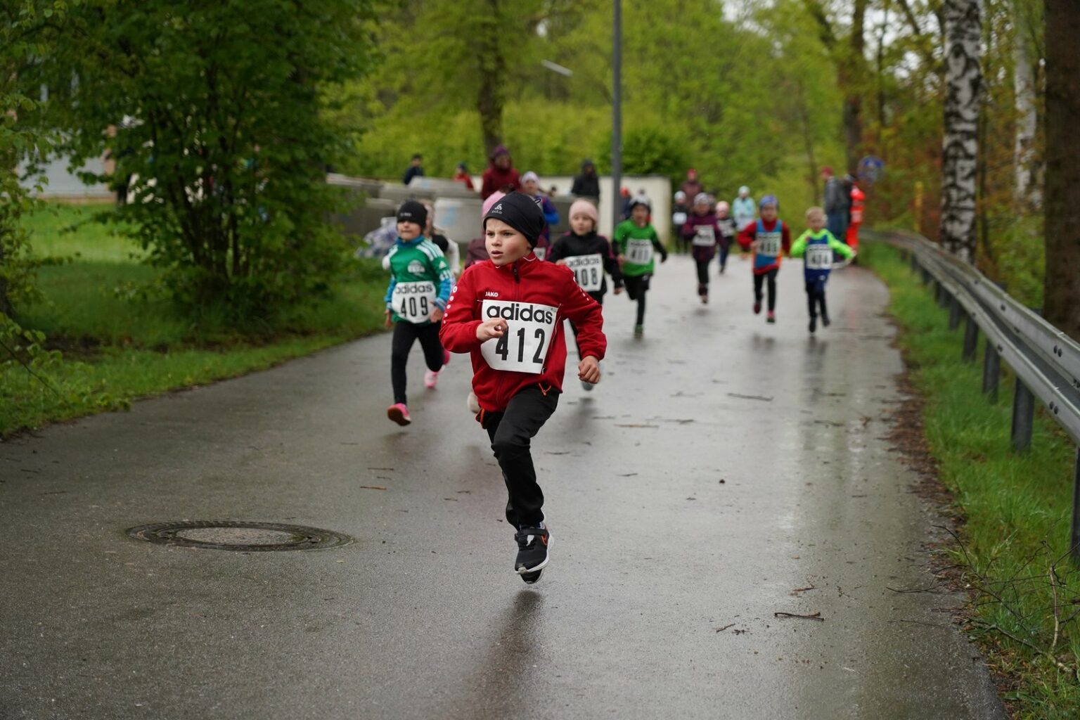 Lauf-Fotos vom 32. Wernberger Straßenlauf 2024 Schüler-, Jugend- und ...